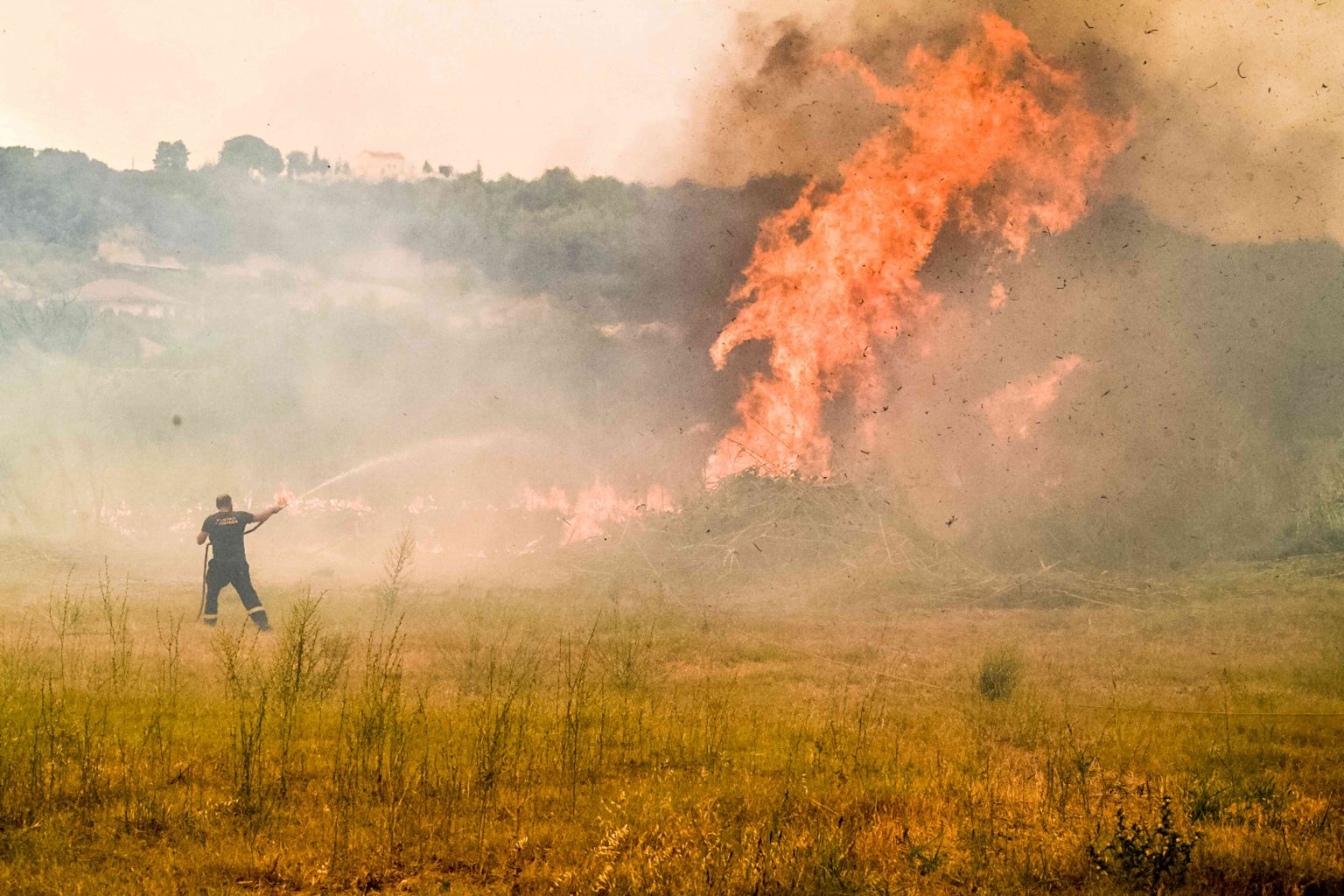 Fire Breaks Out in Kefalonia, Aerial Units Deployed - tovima.com