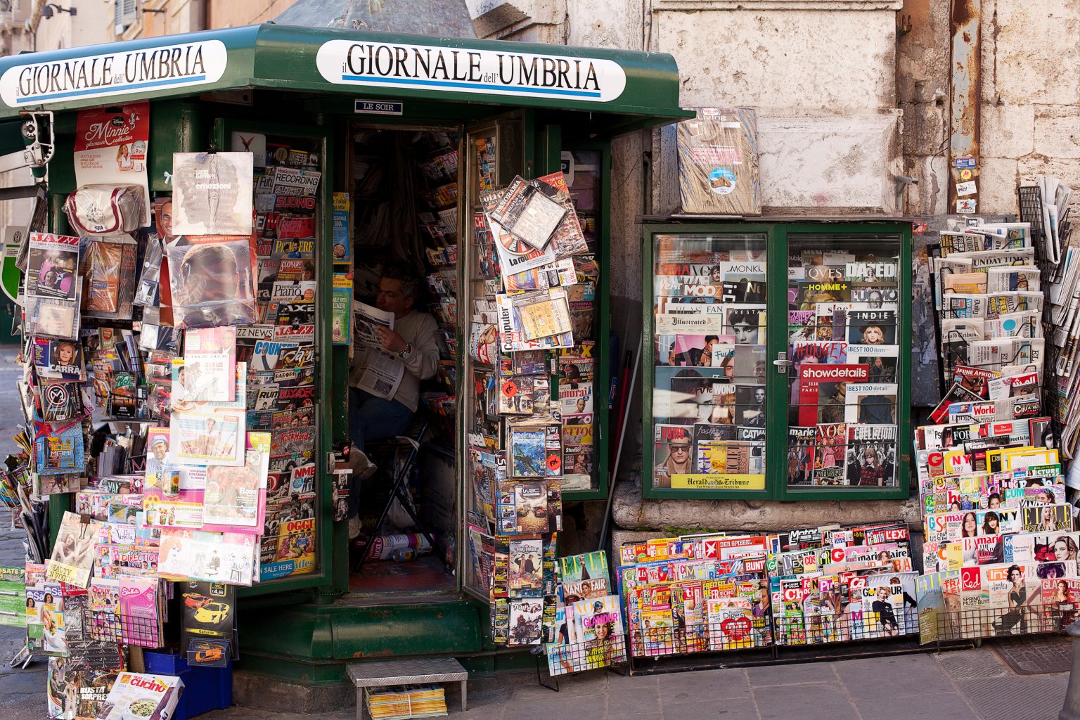 How Mega TV Launched Greece’s Private Television Era - tovima.com