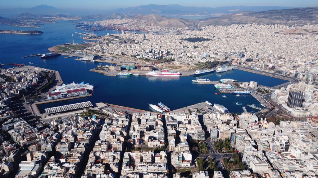 Piraeus: Official Easter Shopping Hours and Retail Schedule - tovima.com