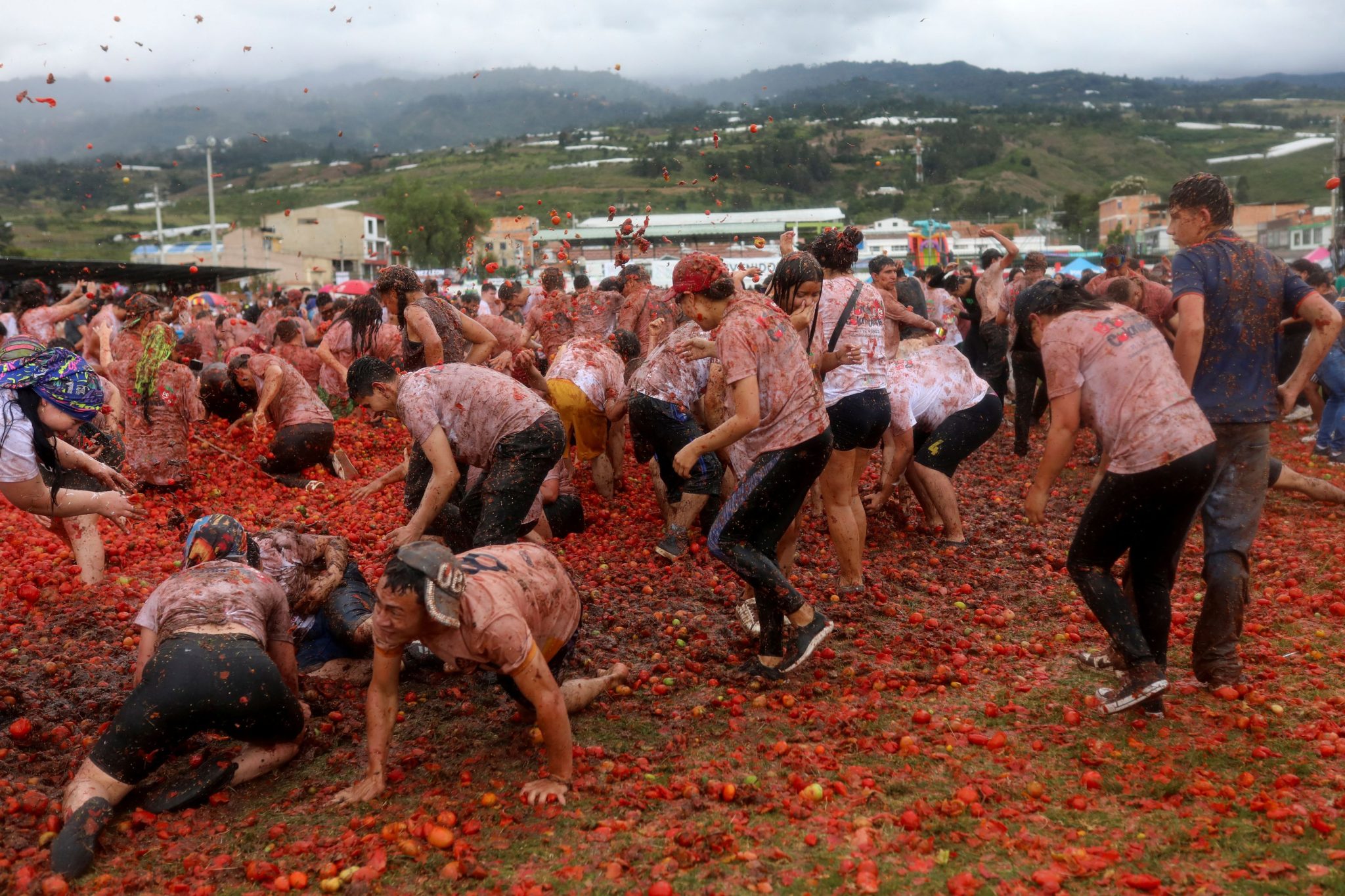 Tomato Tango: Gran Tomatina Festival Paints Colombia Town Red - tovima.com