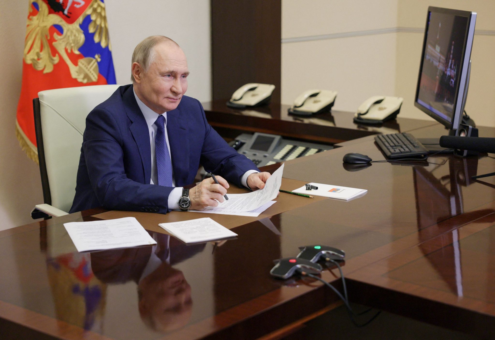 Putin and Macron Hold Two-Hour Call After Three Years of Silence ...