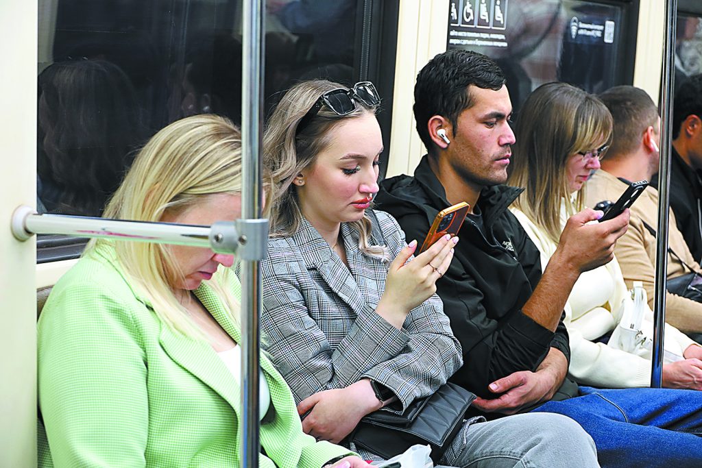 When Silence Hurts: The Chilling Rise of the Bystander Effect - tovima.com