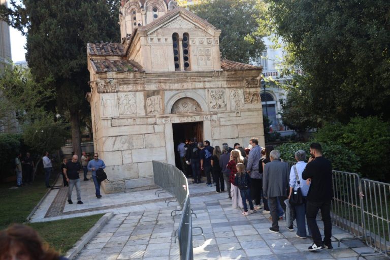 Greece Bids Farewell to Beloved Artist Dionysis Savvopoulos - tovima.com