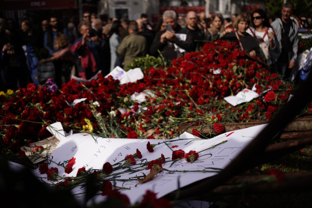 Athens Marks Polytechnic Uprising Anniversary with Tribute - tovima.com