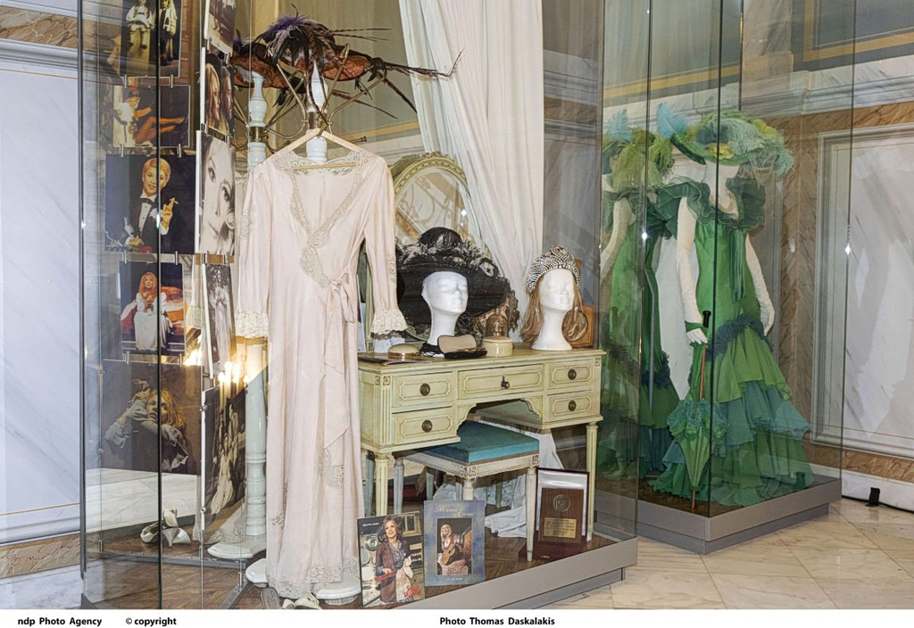 A Dressing Room Becomes a Living Tribute to Aliki Vougiouklaki - tovima.com
